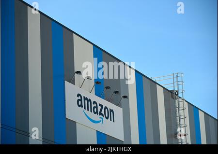 Amazon delivery and distribution centre hub, Deeside, UK Stock Photo ...