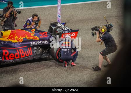 The famous Max Verstappen winning Formula 1 Grand Prix, Abu Dhabi Final ...