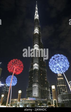 Vertical shot of a skyscraper facade in the daytime Stock Photo - Alamy