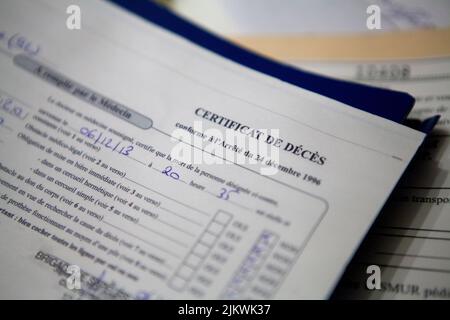Death certificate issued by the resuscitation ambulance of the Paris ...