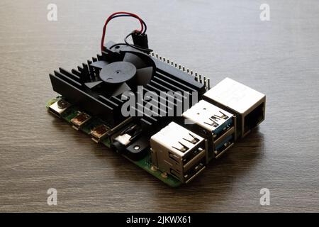 Raspberry Pi microcomputer equipped with large black heatsink for ...