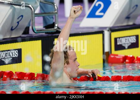 Australia's Sam Short celebrates winning gold in the Men's 1500m ...