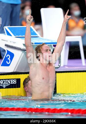 Australia's Sam Short celebrates winning gold in the Men's 1500m ...