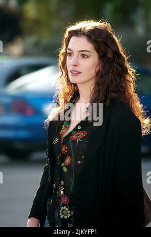 ANNE HATHAWAY, LOVE AND OTHER DRUGS, 2010 Stock Photo - Alamy