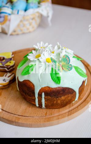 Homemade Easter cake with cookies around Stock Photo - Alamy