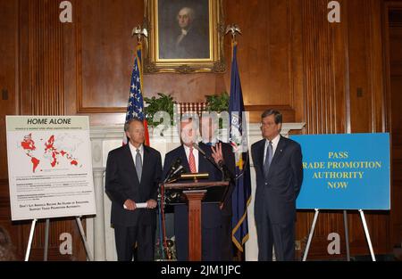 Office of the Secretary - TPA PRESS EVENT Stock Photo - Alamy