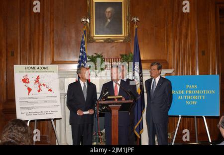 Office of the Secretary - TPA PRESS EVENT Stock Photo - Alamy