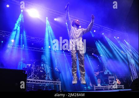 Sam Ryder performs his Eurovision song Spaceman at Tramlines Festival ...
