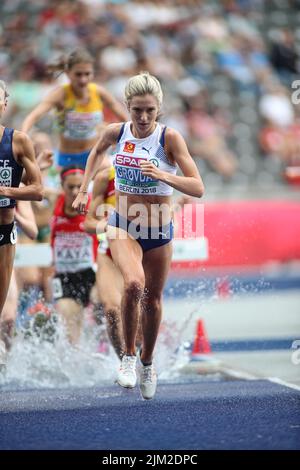 Karoline Bjerkeli Grøvdal running in the 3000m hurdles at the European ...