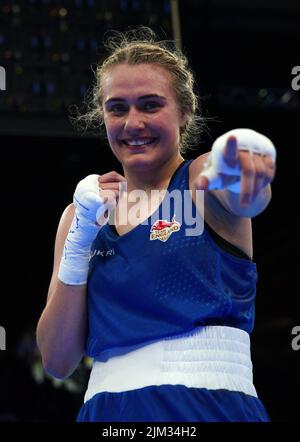 Isle of Mann's Jade Burden and England's Gemma Paige (blue) Richardson ...