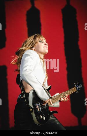 Victoria De Angelis, bass player of of Italian band Maneskin, winners ...