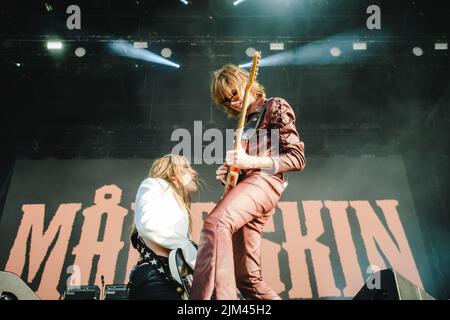 Victoria De Angelis, guitarist of the Italian rock band Maneskin ...