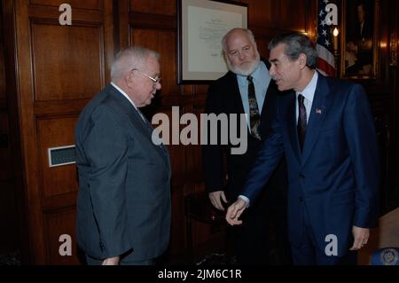 Office of the Secretary - Secretary Carlos Gutierrez Gutierrez with ...