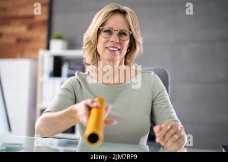 Relay Baton Handover And Business Continuity. Race Pass Stock Photo - Alamy