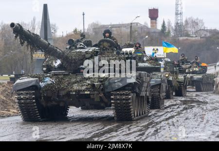 , Ukraine. Pic Shows Ukranian tanks and armour on the move today acroos ...