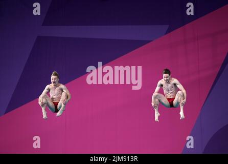 England's Anthony Harding and Jack Laugher celebrate winning Gold ...