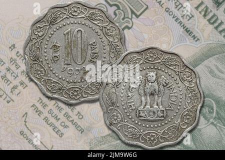 Old indian paise coin obverse and reverse. Rupee denomination before ...