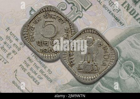 Old indian paise coin obverse and reverse. Rupee denomination before ...