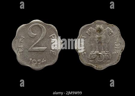 Old indian paise coin obverse and reverse. Rupee denomination before ...