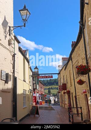 Swan Inn and Union Street, Stroud, Gloucestershire, England, UK Stock ...