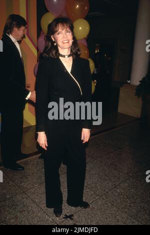 Barbara Feldon at the NBC Winter TCA Press Tour & the "Rowan & Martin's ...