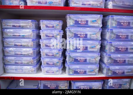 Plastic houseware products on the supermarket Shelf Stock Photo - Alamy