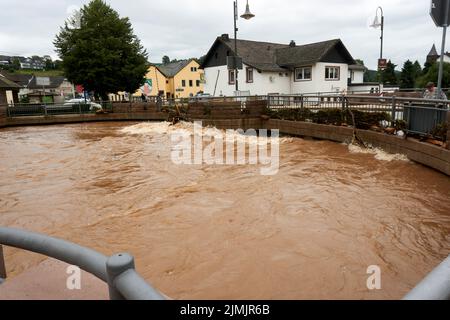 summer flood of the Kyll in Muerlenbach in the Eifel in July 2021 Stock ...