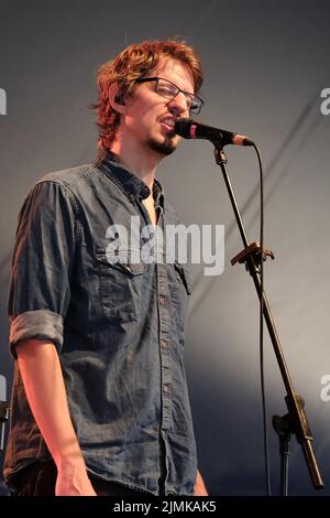 Jonathan "JD" Darley vocalist and guitarist with British a cappella ...