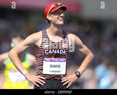 Evan Dunfee of Canada wins the men's 35-kilometer race walk at the ...