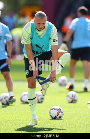 Erling Håland of Manchester City warms up during the Sunderland v ...