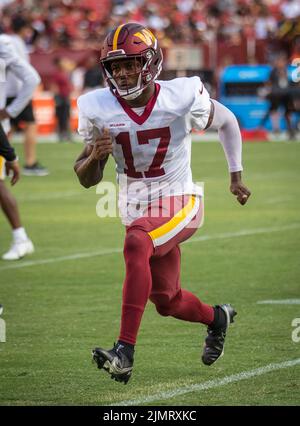Washington Commanders wide receiver Terry McLaurin (17) warms up before ...