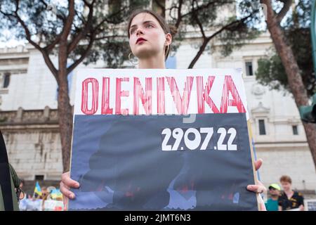 A moment of flashmob organized by Ukrainian community in Rome (Photo by ...