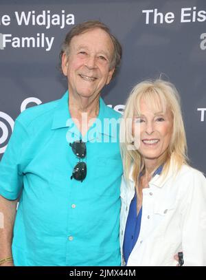 7 August 2022 - Inglewood, California - Leslie Spivak, Bob Spivak ...