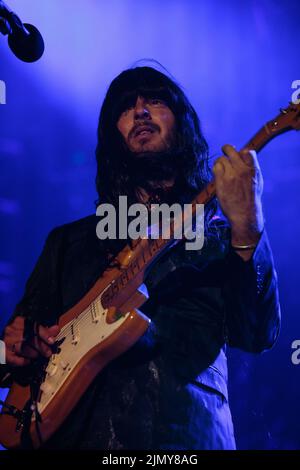 Guitarist Mark Speer of Khruangbin performing on stage Stock Photo - Alamy
