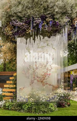 Chelsea Flower Show, Veevers Carter Natural Perspective Gardens with a ...