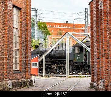Hr1 class passenger express steam locomotive 1009 pulling a train in ...