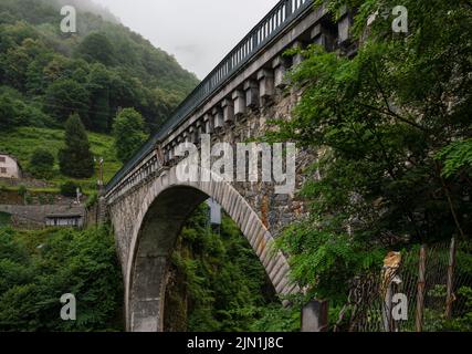 Pont Napoléon, a famous bridge built 1860 Stock Photo - Alamy
