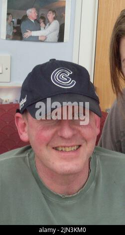 EX SOUTHAMPTON FOOTBALLER KEVIN MOORE WITH HIS CHILDREN SOPHIE AND TOM ...