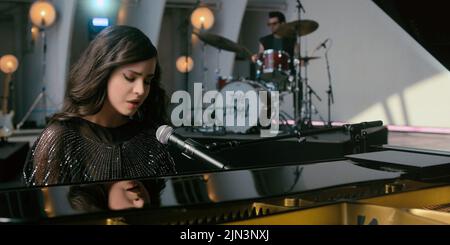 PURPLE HEARTS, from left: Sofia Carson, Nicholas Galitzine, director ...