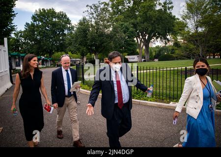 USA Today White House Correspondent Joey Garrison offers his ...