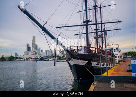 Sailing tour boats in Cartagena, Colombia Stock Photo - Alamy