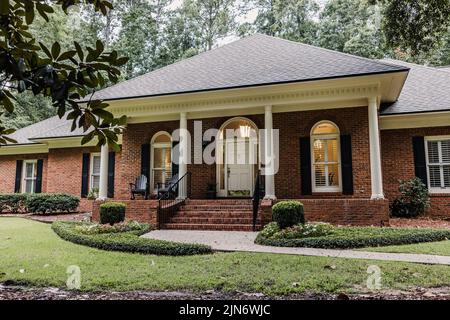 Traditional Red Brick Ranch Home Stock Photo - Alamy