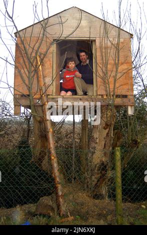 DARREN HURFORD WITH HIS HIS SON TOM (12) IN THE TREE HOUSE THAT HE HAS ...