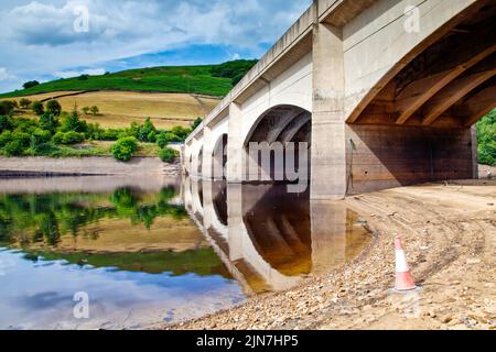 A dry Ladybower Reservoir, July 2022 Stock Photo - Alamy