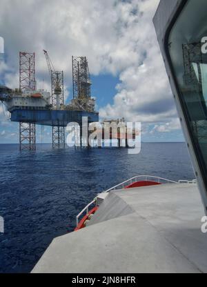 vessel approaching 500 meter zone to oil platform after received ...