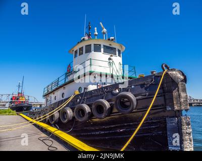 Tug Boat docked in the Sturgeon Bay Ship Canal in Door County in ...