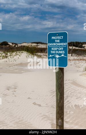 Sign post to keep off sea grass and sand dunes in Pompano Beach ...