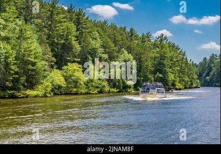 Sightseeing tour boat in the Wisconsin River in the Wisconsin Dells in ...