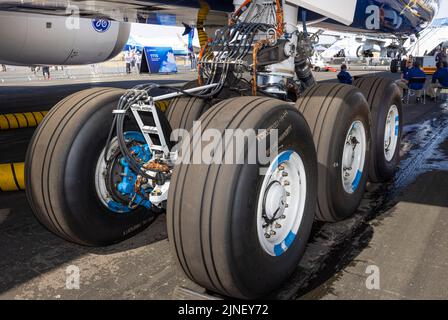 Boeing 777x wheels landing gear Stock Photo - Alamy