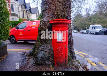 08.01.22 - A Grade II listed post box has been decommissioned after a ...